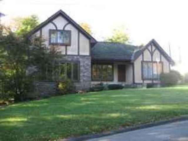 $2300 / 4br BEAUTIFUL large home Fireplaces Balcony Pool! Clarks Summit map