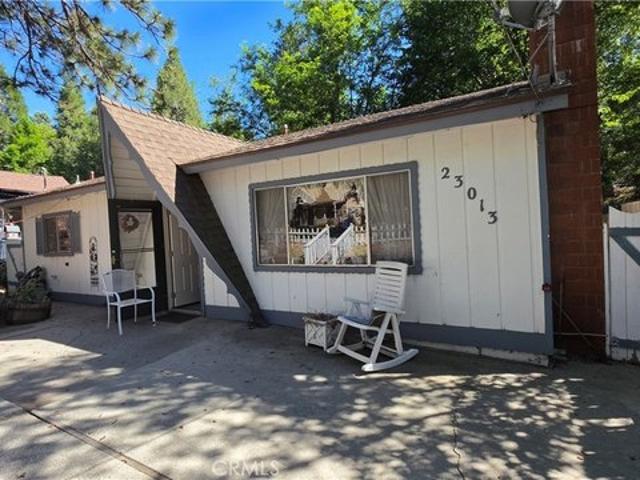 23013 Oak Ln, Crestline, CA 92325