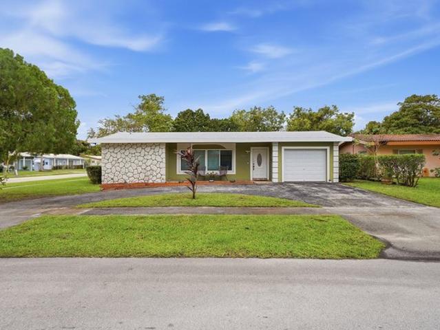 2301 NW 37th Ave, Lauderdale Lakes, FL 33311