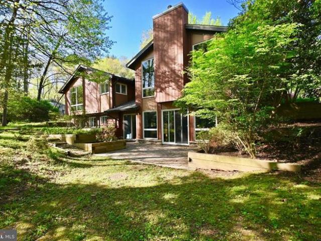 2301 November Ln, Reston, VA 20191