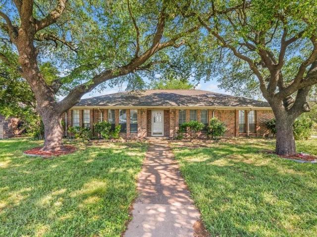 2301 Claridge Circle