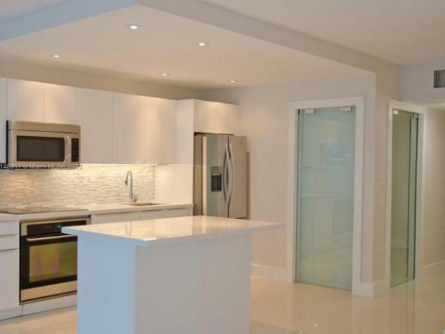 2301 Collins Ave #912 Miami Beach, FL 33139