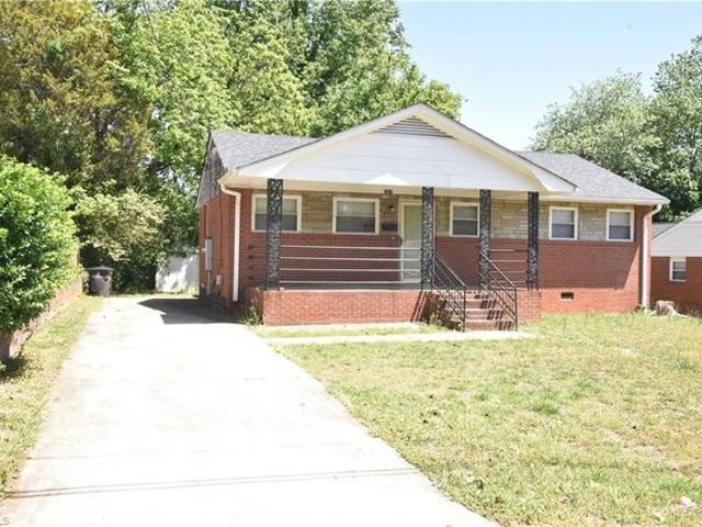 2301 Douglas Hill Dr, Winston Salem, NC 27105