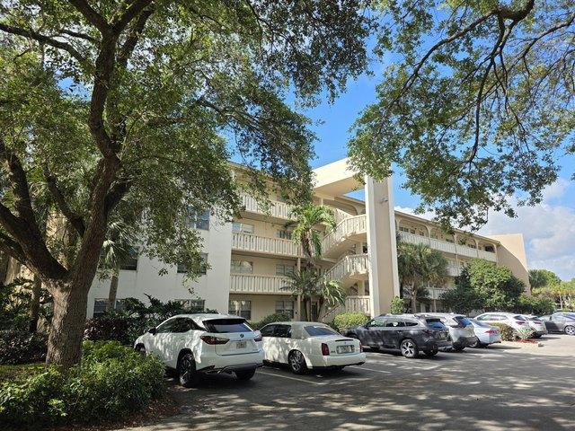 2301 Lucaya Ln Apt E3, Coconut Creek, FL 33066