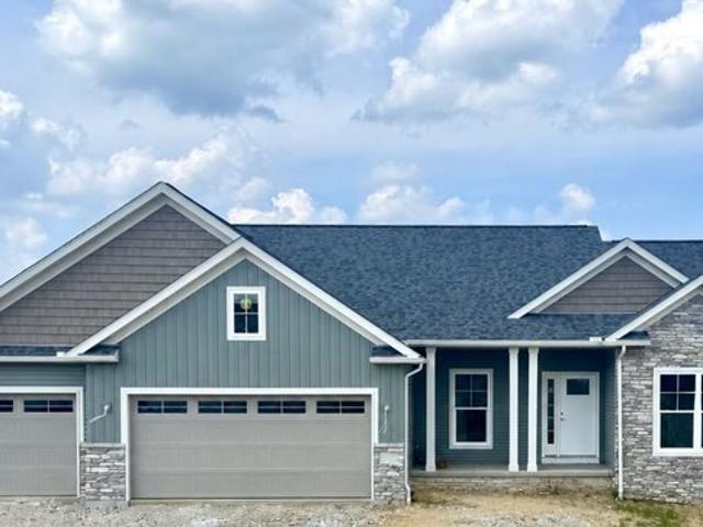 2301 Ledgestone Dr NW, Uniontown, OH 44685