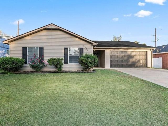 2301 S 17th St, Rogers, AR 72758