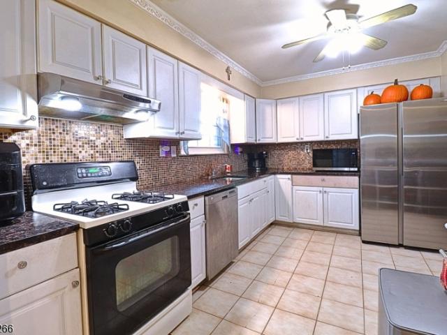 2301 Trafalgar Sq
