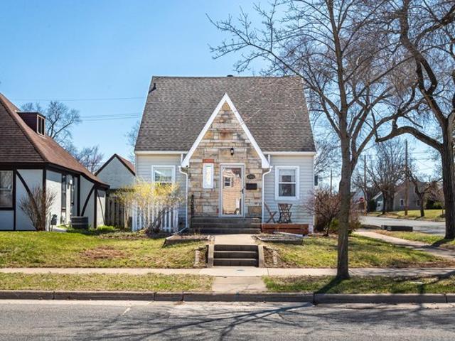 2302 Market St, La Crosse, WI 54601