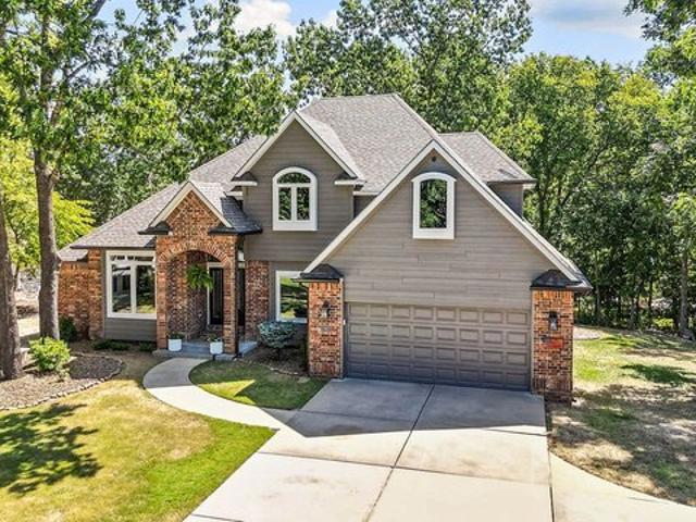 2302 NW Turner Dr, Bentonville, AR 72712
