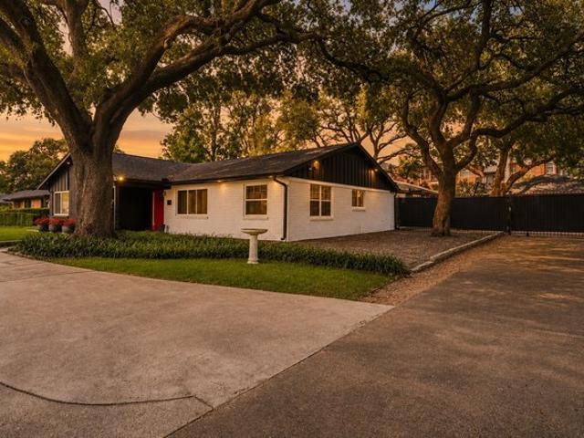2302 Chimney Rock Rd, Houston, TX 77056