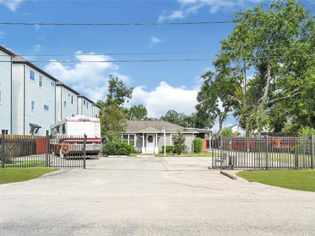 2302 Hoskins Drive