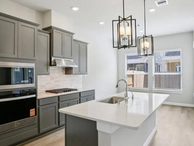 2302 King Mackerel Dr, Kemah, TX 77565