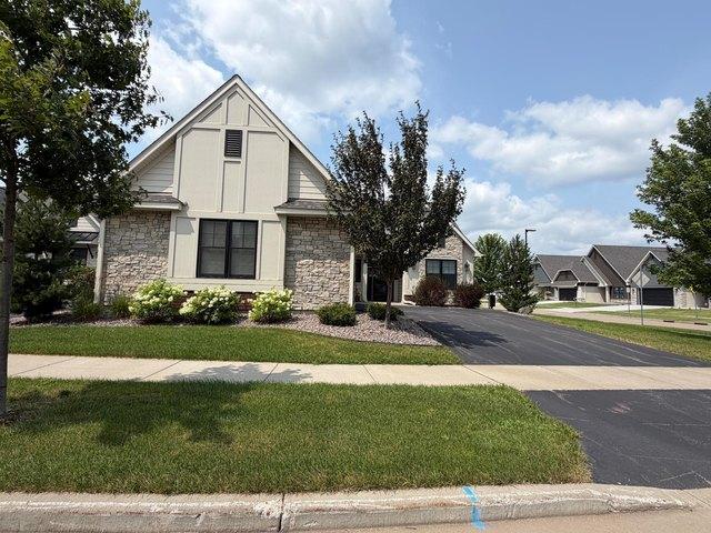 2302 Simply Living Ln, Hudson, WI 54016