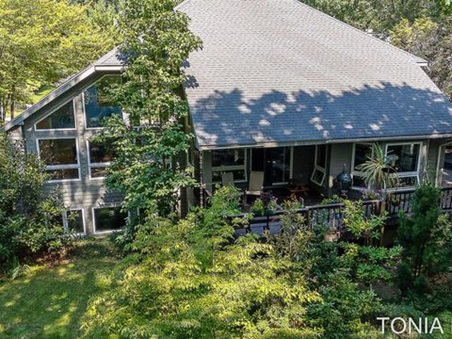 2302 Timberlee Dr, Holland, MI 49424