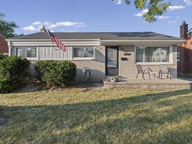 23037 Port St, Saint Clair Shores, MI 48082