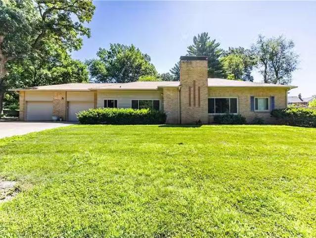 2303 NW EXTENSION BOULEVARD, ST JOSEPH, MO 64506 Single Family.