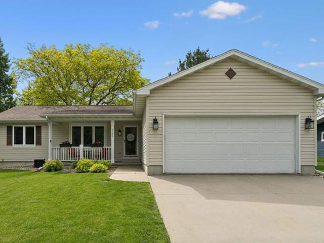 2303 NW 1st Ave, Waverly, IA 50677