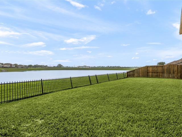 2303 Crescent Water