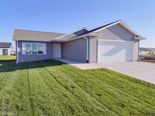 2303 E 42nd St, Kearney, NE 68847