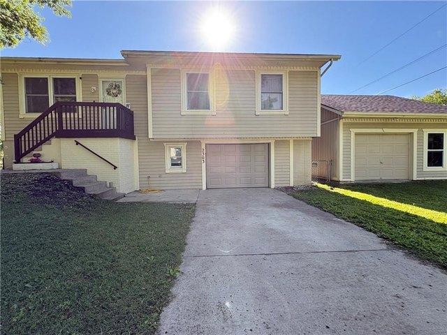 2303 Easton St, Harrisonville, MO 64701