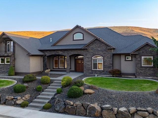 2303 W 49th Ave, Kennewick, WA 99337