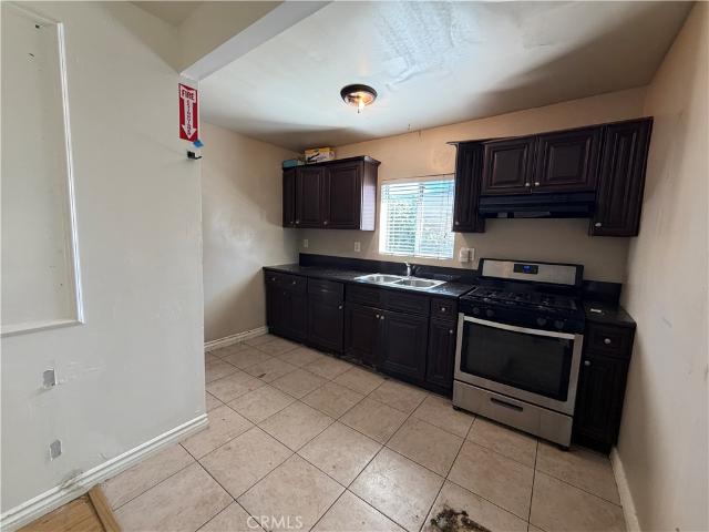 2303 W 75th St, Los Angeles, CA 90043 | MLS #OC26060 | Compass