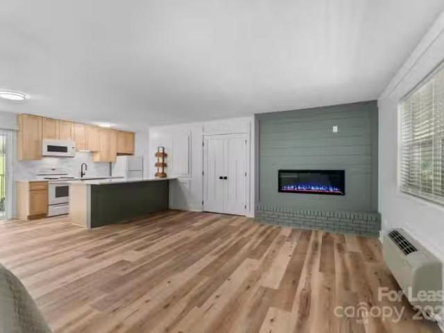 230 13th Avenue Place NW, Hickory, NC 28601