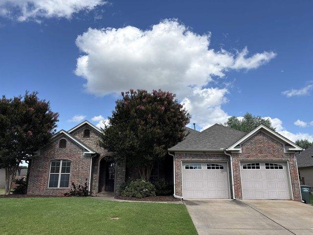 230 Chapel Creek Dr, Conway, AR 72034