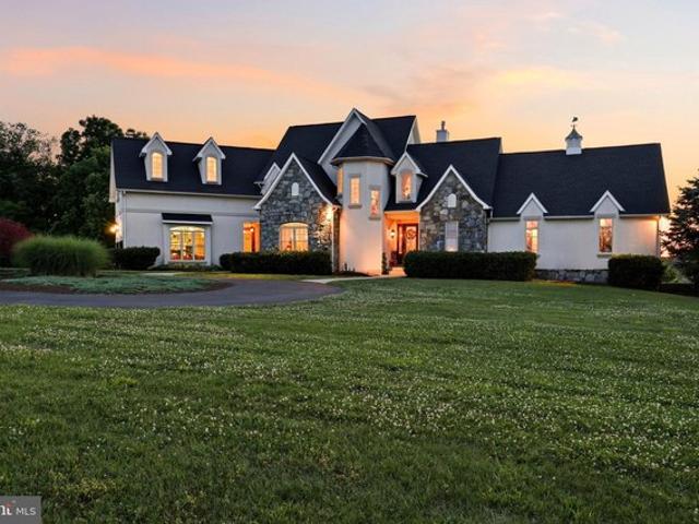 230 Chessie Ln, Harpers Ferry, WV 25425