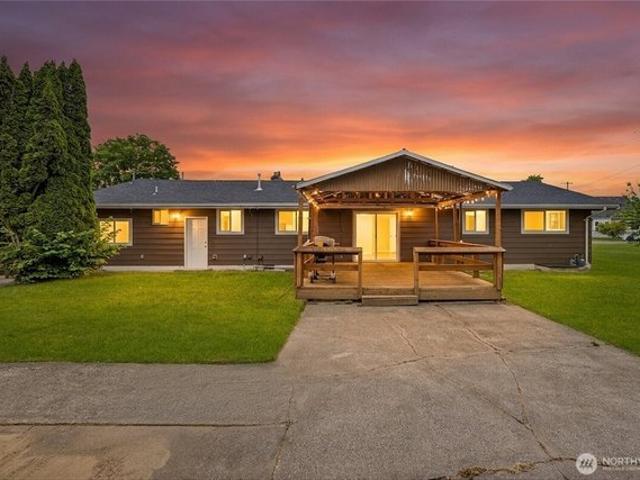 230 Cleveland Ave, Sumas, WA 98295
