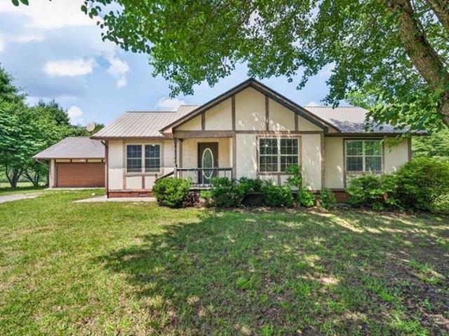 230 Amanda Dr, Jamestown, TN 38556