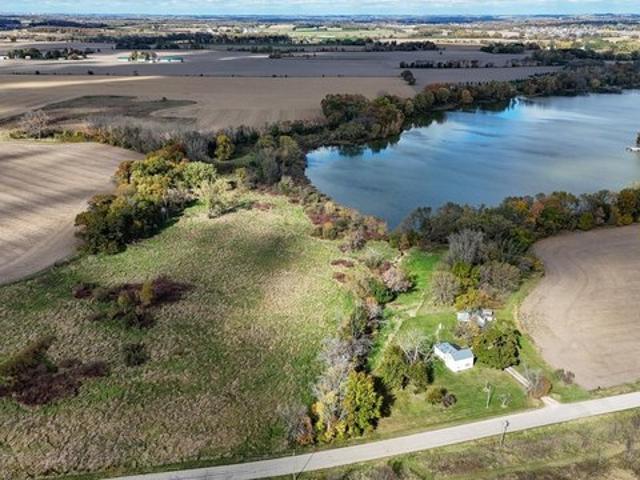 230 Ac Old Stone Rd, Stoughton, WI 53575