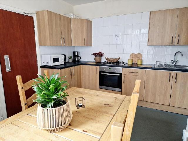 230 Balby Road, Doncaster DN4, Room to rent, £390 pcm | PrimeLocation