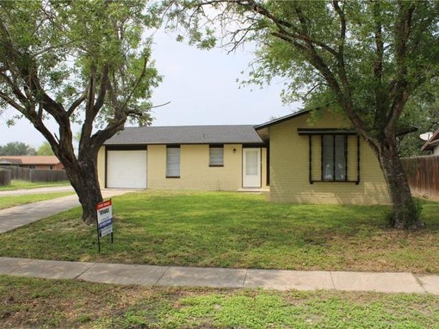 230 Birchwood Dr, Kingsville, TX 78363