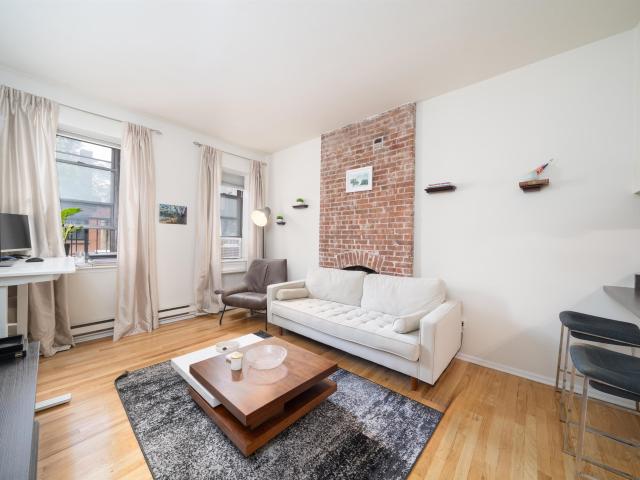 230 Bloomfield St # 302