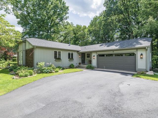 230 Golfview Dr, Plainwell, MI 49080