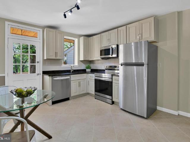 230 E 5Th Street