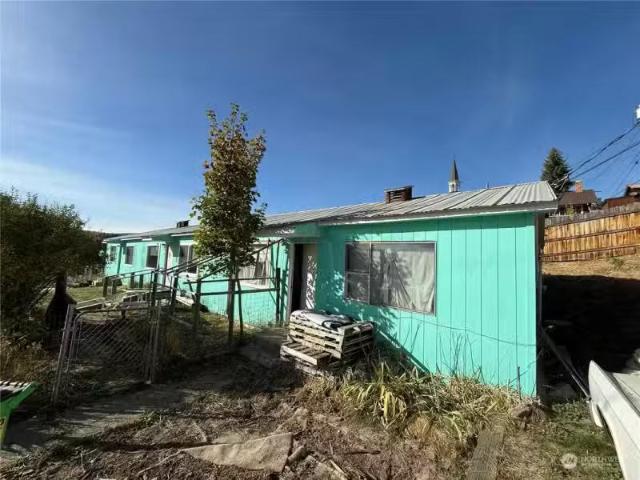 230 E 8TH ST, REPUBLIC, WA 99166 Single Family Residence For S.