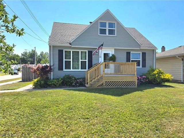230 E 288th St, Willowick, OH 44095