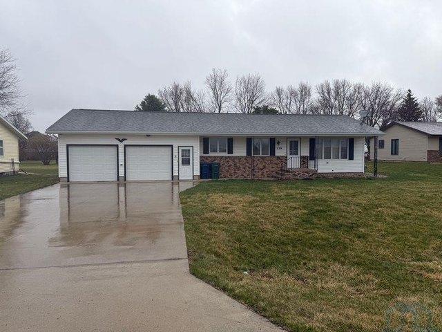 230 E 2nd St, Ashton, IA 51232