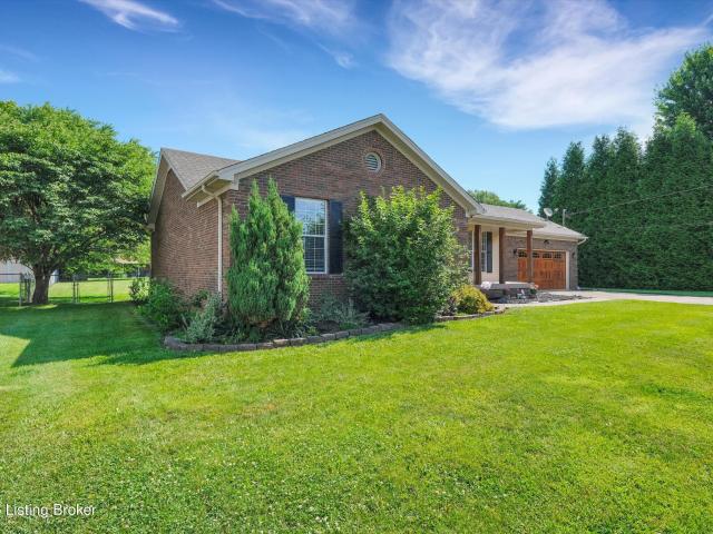 230 E Emerald Cir