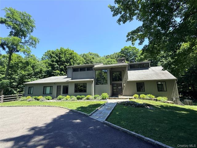 230 E Middle Patent Road