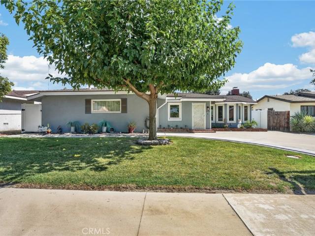230 E Pioneer