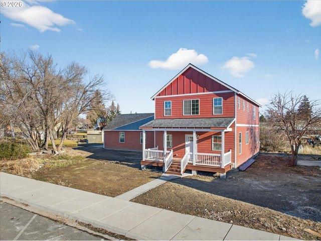 230 E St, North Powder, OR 97867