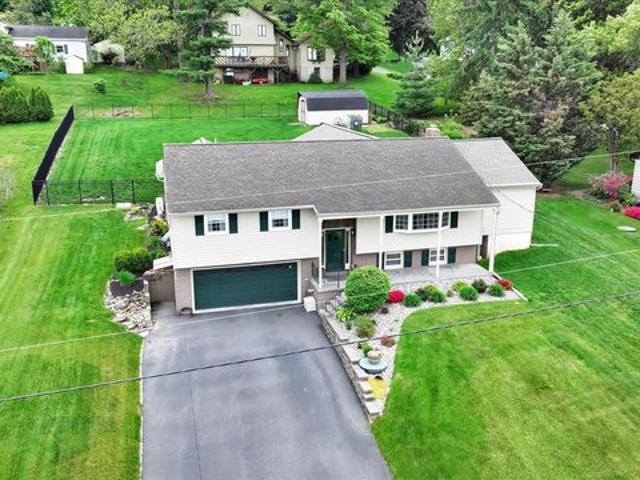 230 Edgewood Dr, New Holland, PA 17557