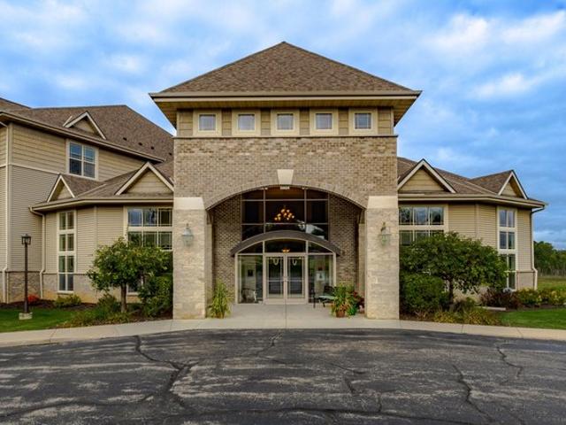 230 Hilldale Dr Apt 1111, Hartford, WI 53027