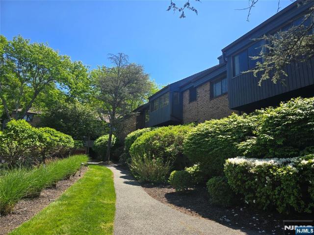230 Indian Hollow