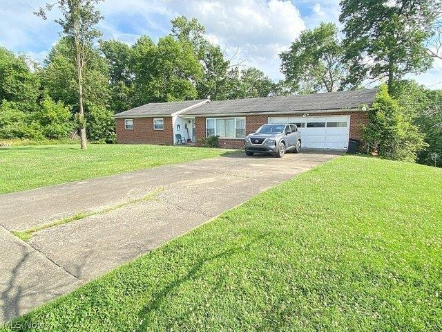 230 Oak Dr, Spencer, WV 25276