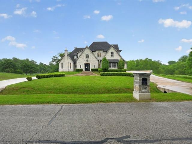 230 Oak Tree Dr, Waxahachie, TX 75165