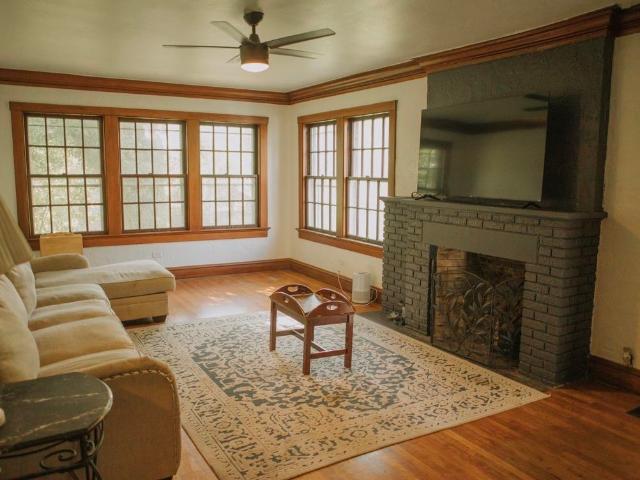 230 lake dr